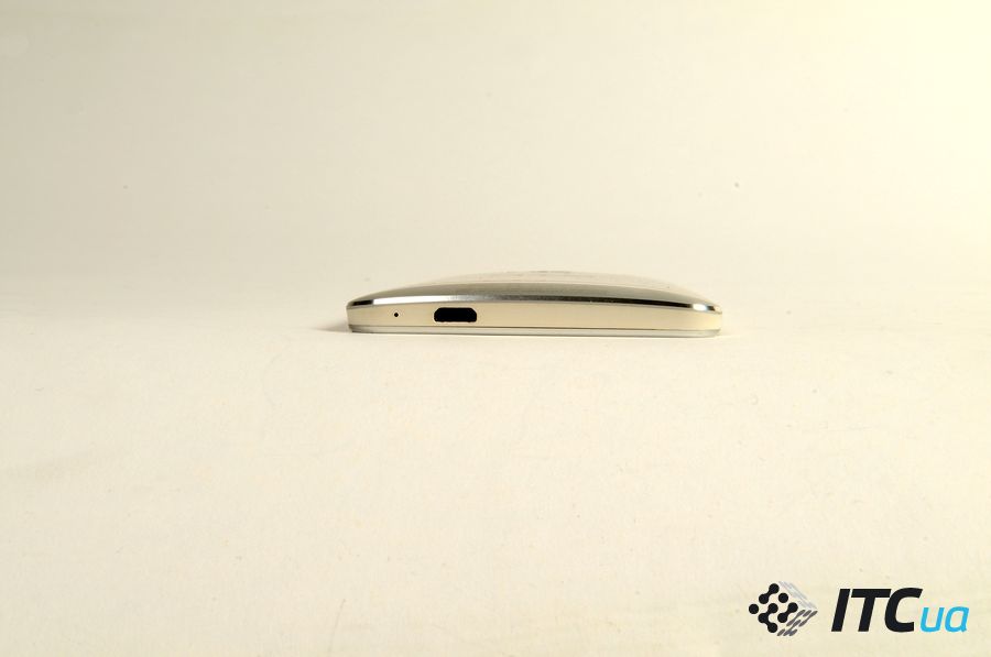 Обзор смартфона HTC One