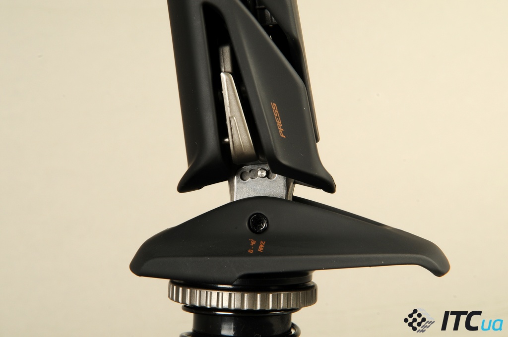 Cyborg F.L.Y. 5 Flight Stick – джойстик-трансформер для sci-fi симуляторов