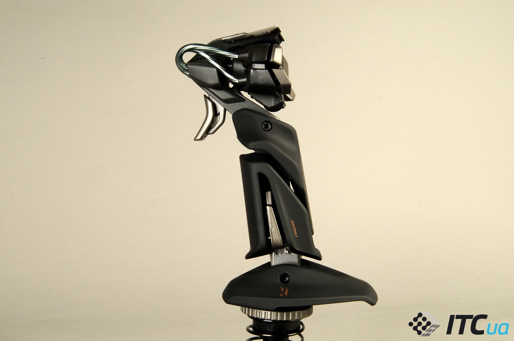 Cyborg F.L.Y. 5 Flight Stick – джойстик-трансформер для sci-fi симуляторов