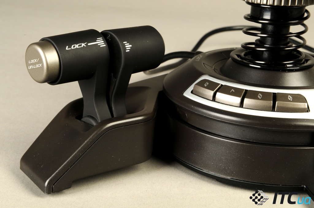 Cyborg F.L.Y. 5 Flight Stick – джойстик-трансформер для sci-fi симуляторов