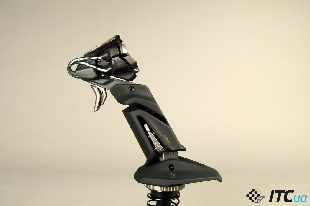 Cyborg F.L.Y. 5 Flight Stick – джойстик-трансформер для sci-fi симуляторов