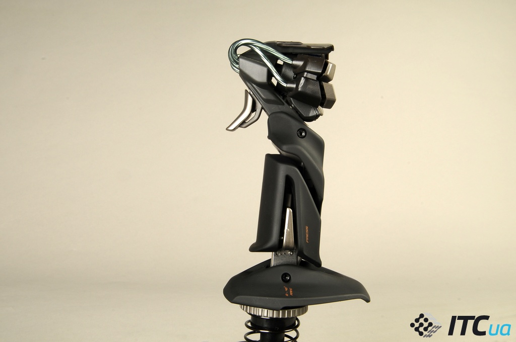 Cyborg F.L.Y. 5 Flight Stick – джойстик-трансформер для sci-fi симуляторов