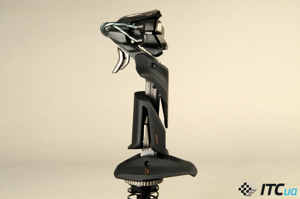 Cyborg F.L.Y. 5 Flight Stick – джойстик-трансформер для sci-fi симуляторов