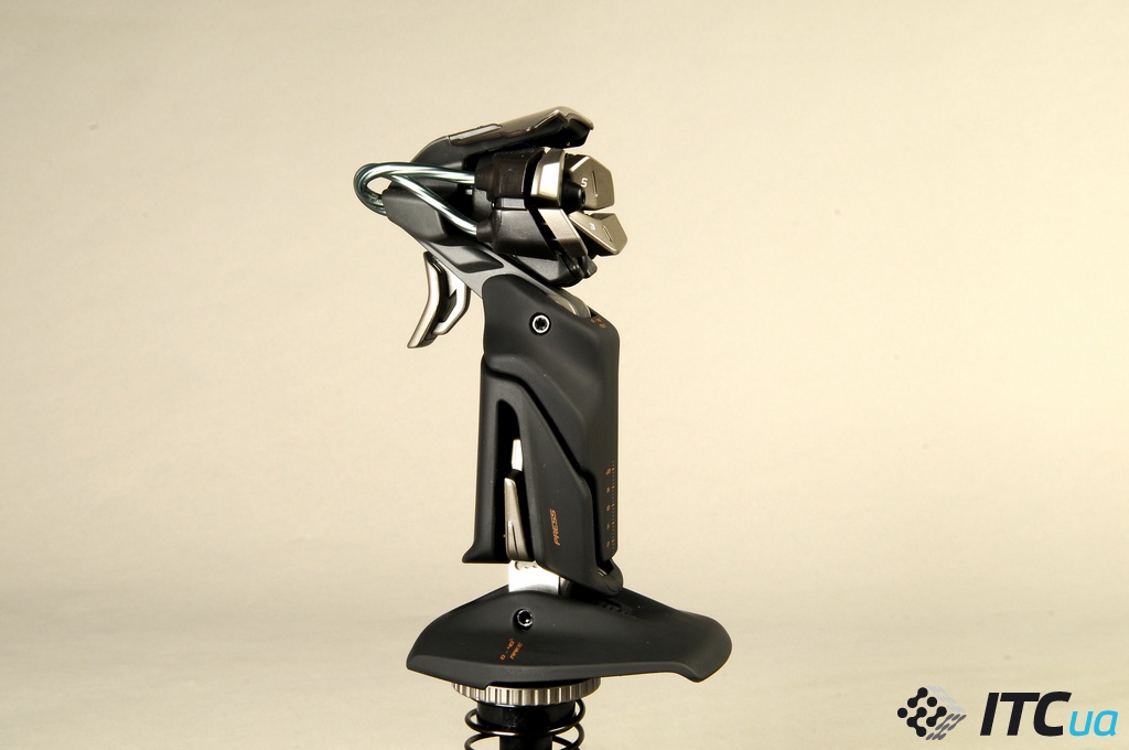 Cyborg F.L.Y. 5 Flight Stick – джойстик-трансформер для sci-fi симуляторов