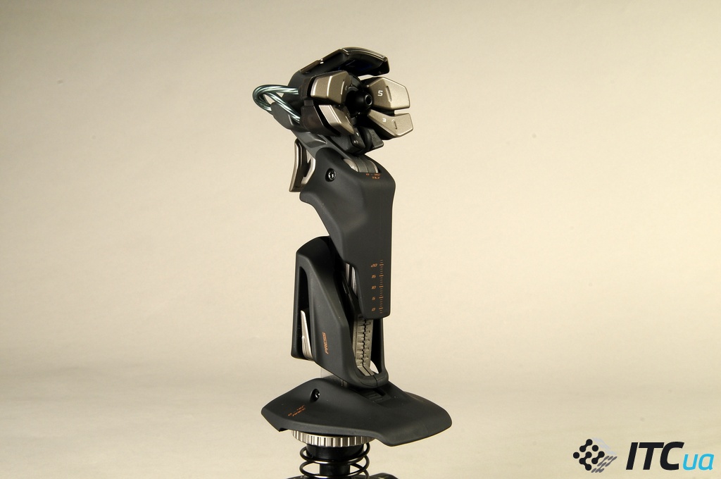 Cyborg F.L.Y. 5 Flight Stick – джойстик-трансформер для sci-fi симуляторов