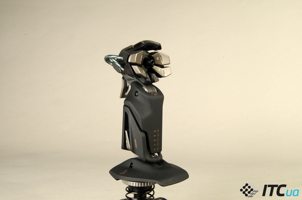 Cyborg F.L.Y. 5 Flight Stick – джойстик-трансформер для sci-fi симуляторов