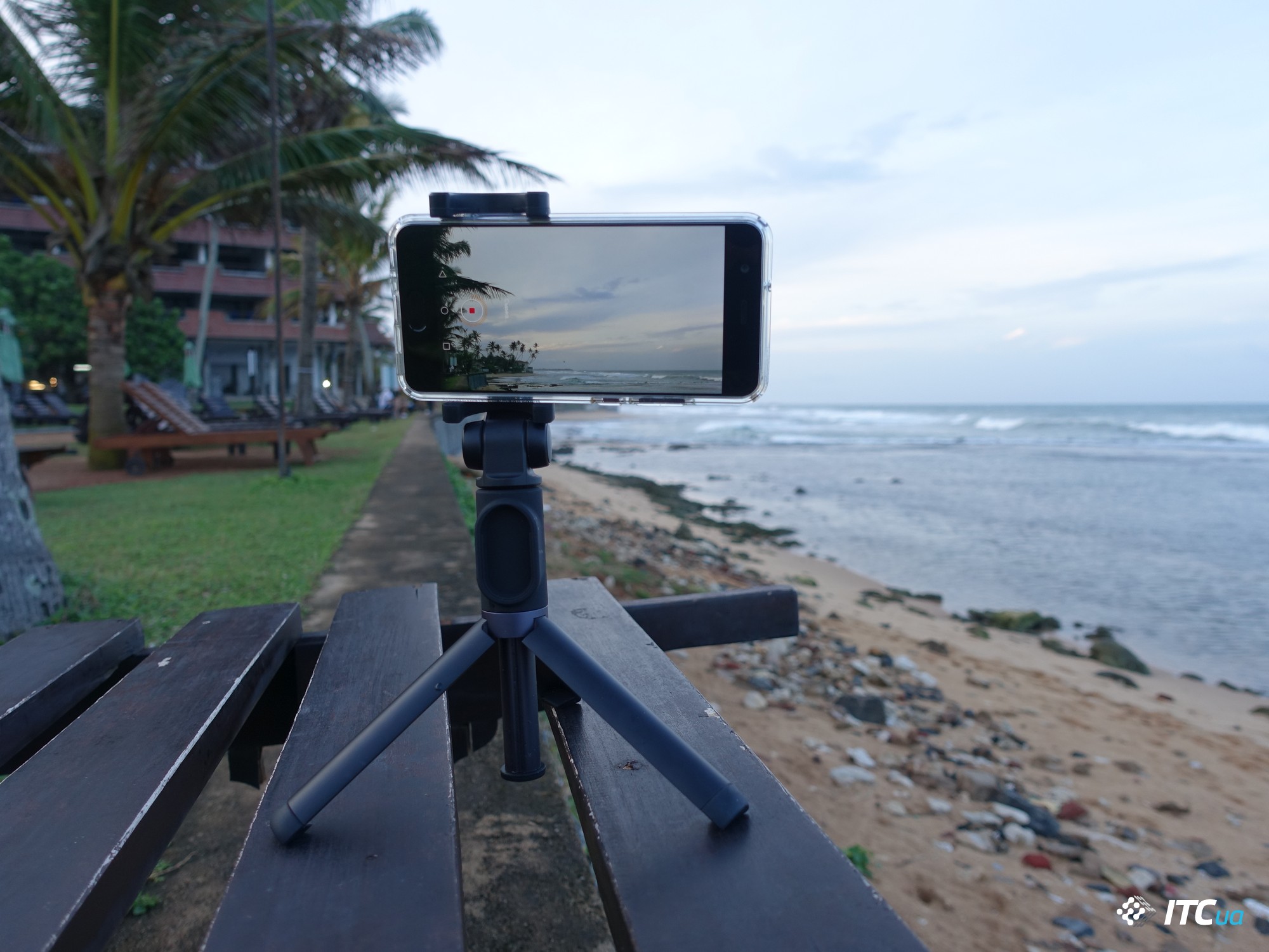 Обзор Xiaomi Bracket Self-timer: для отпуска и не только