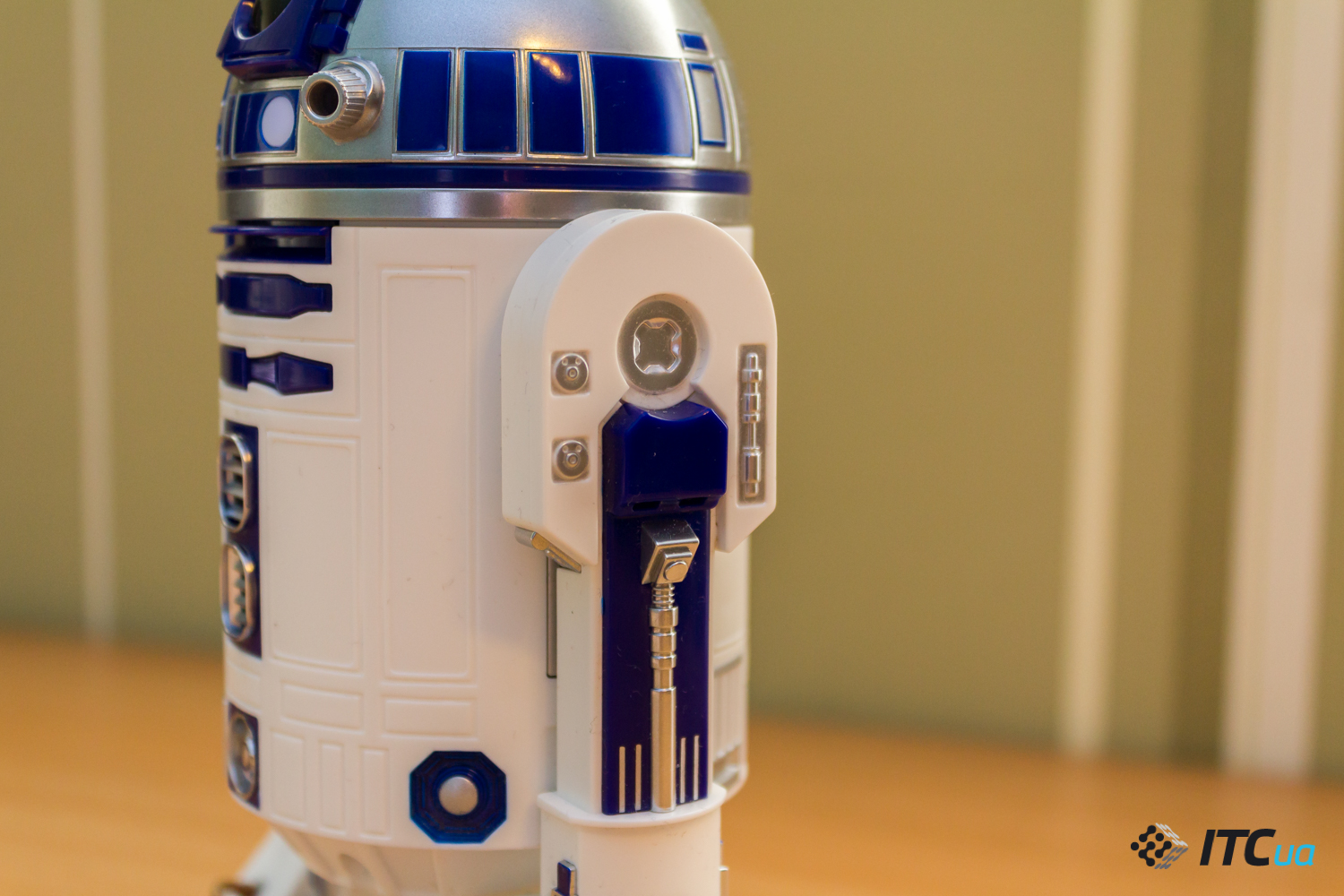 Обзор игрушечного дроида Sphero R2-D2