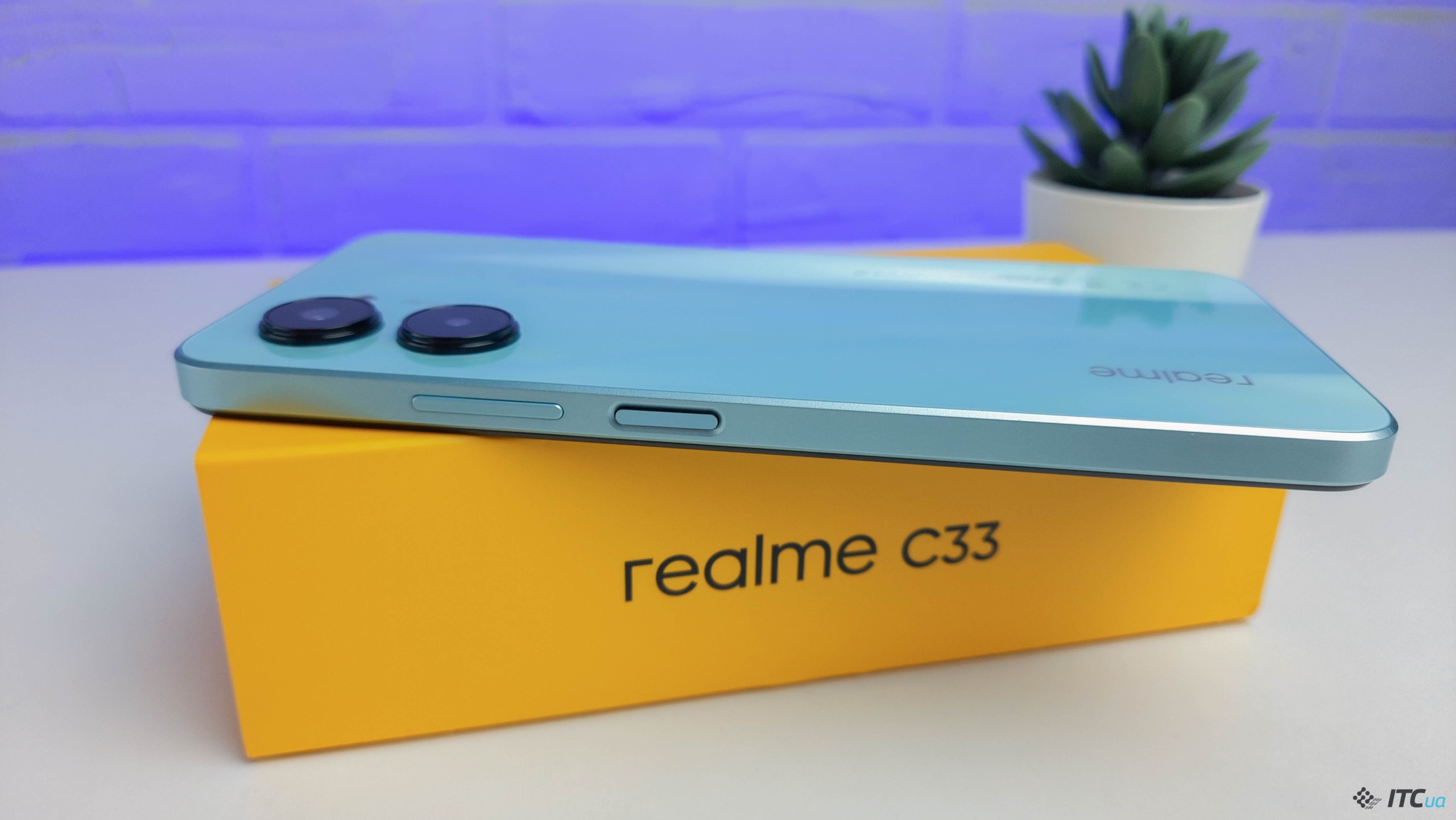 Обзор realme С30s и C33: яркие ультрабюджетники с портами microUSB - ITC.ua