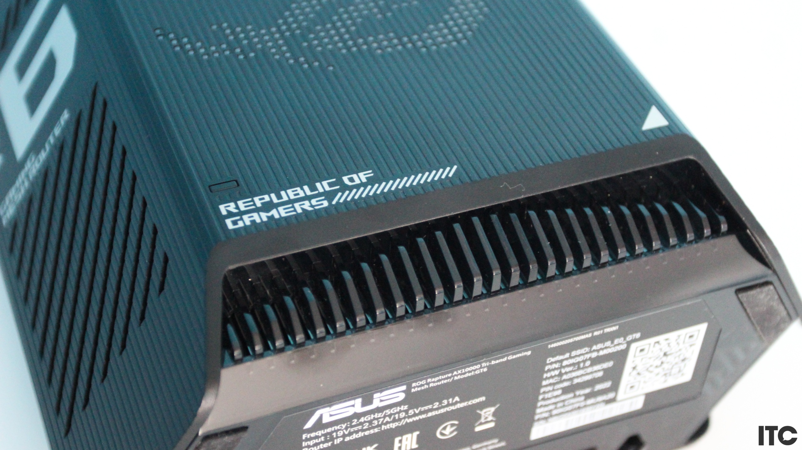 Обзор Asus ROG Rapture GT6 – премиальная MESH система для больших домов