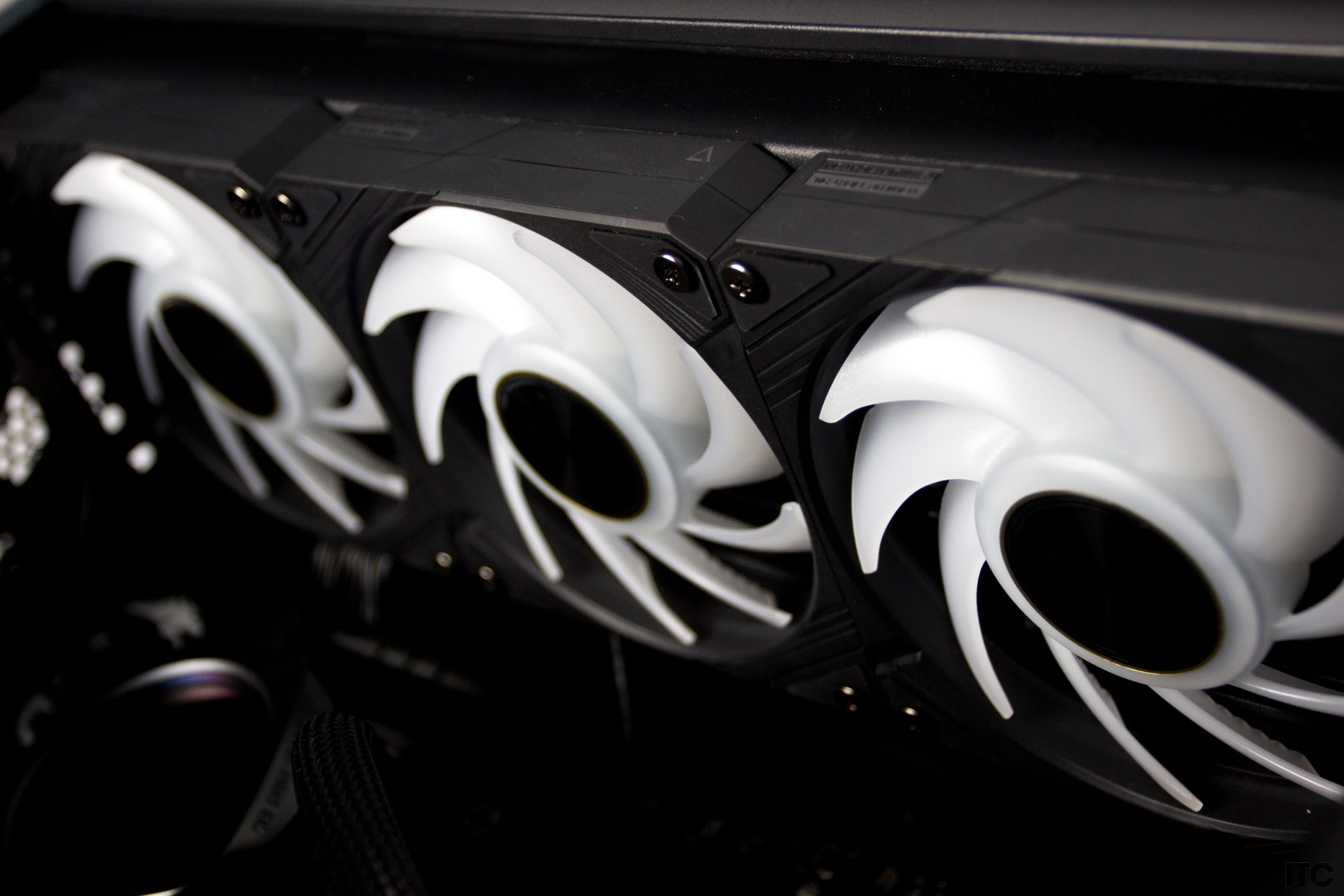 Gigabyte AORUS WATERFORCE X II 360 review: top-of-the-line liquid ...