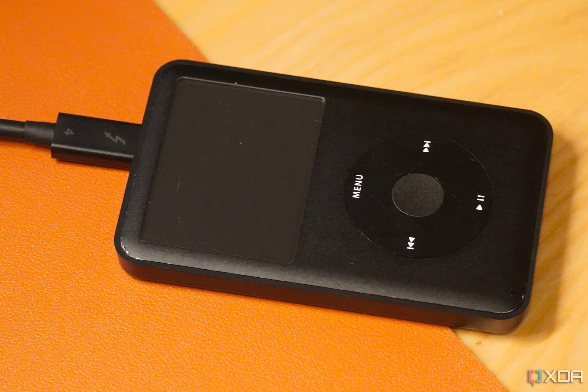 Apple iPod Classic з SSD, USB-C та Bluetooth у 2024 році — найважчим було відкрити корпус