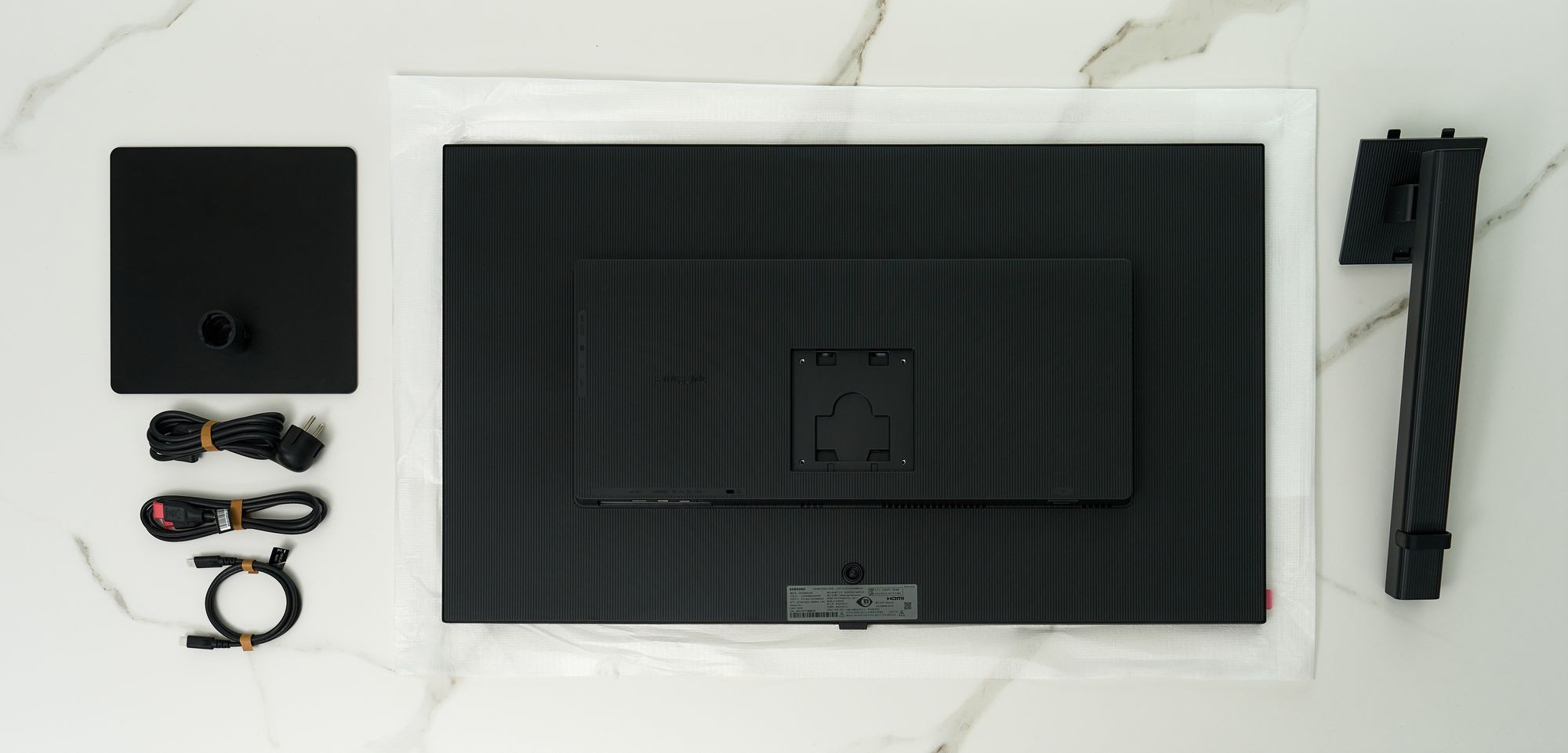 Samsung unveils the world's first 37" monitor: "5 inches can change ...